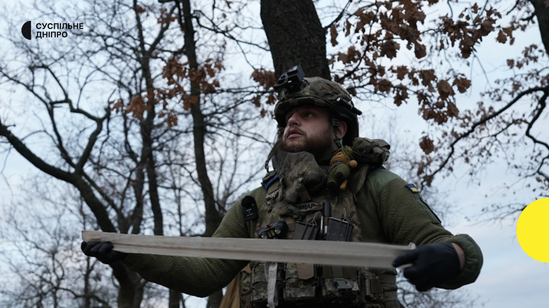 Бойовий медик 35 ОбрМП: як рятує поранених і вирізає вироби з дерева ...